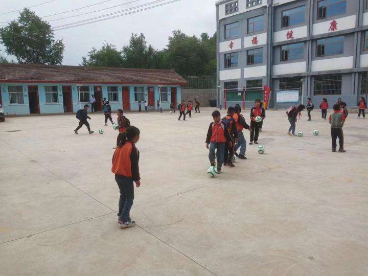 懂球帝足球星火公益计划第一期爱心足球已陆续送达