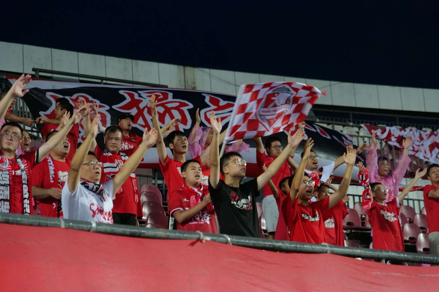 8月27日17:30，2023中国足球协会乙级联...