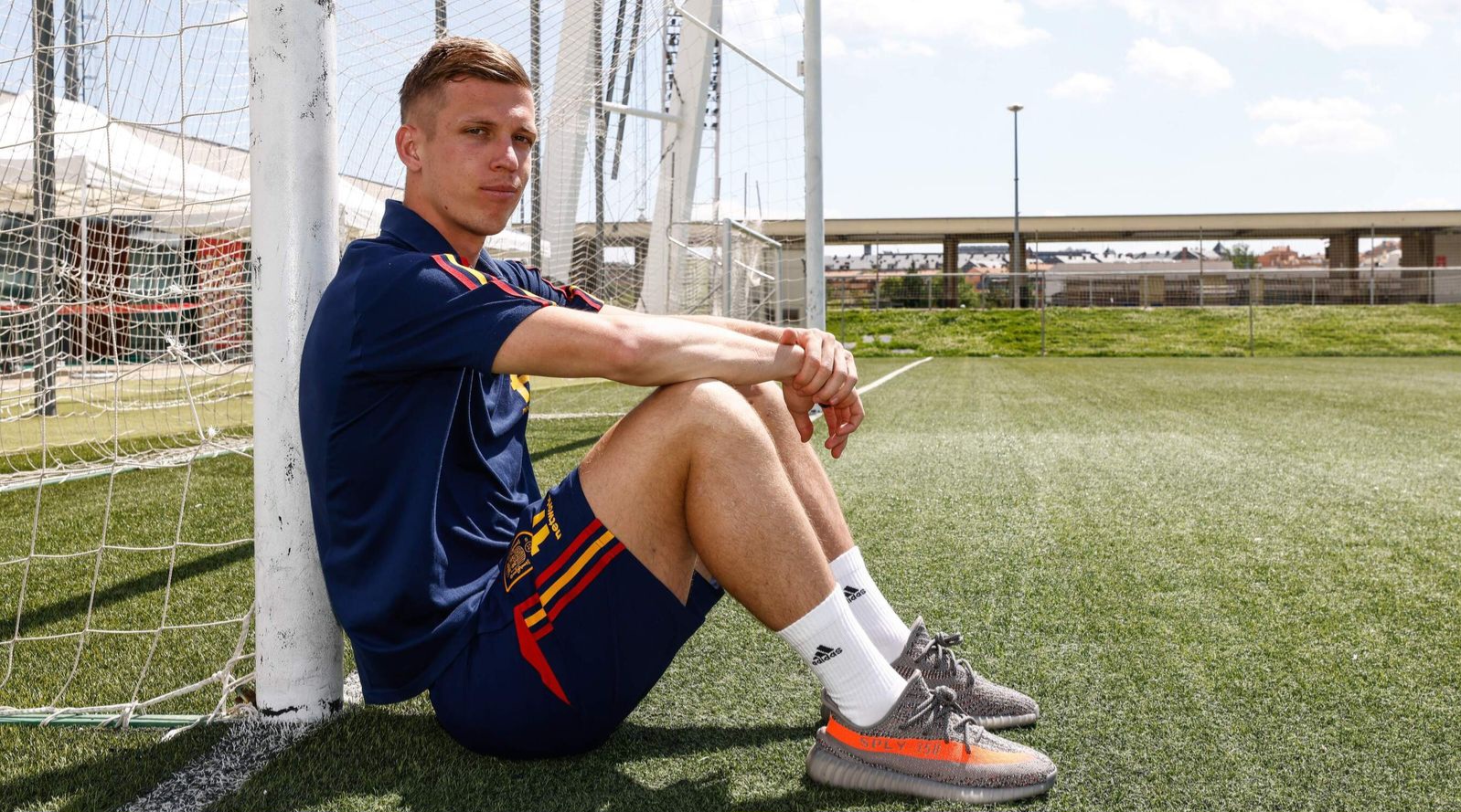 RB莱比锡中场奥尔莫接受《天空体育》采访时谈及了...