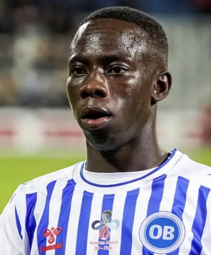 罗马诺最新报道，欧登塞18岁冈比亚前锋Yanku...