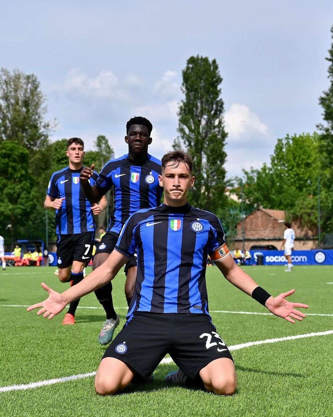 国际米兰青年队本轮2-0击败恩波利，埃斯波西托和...