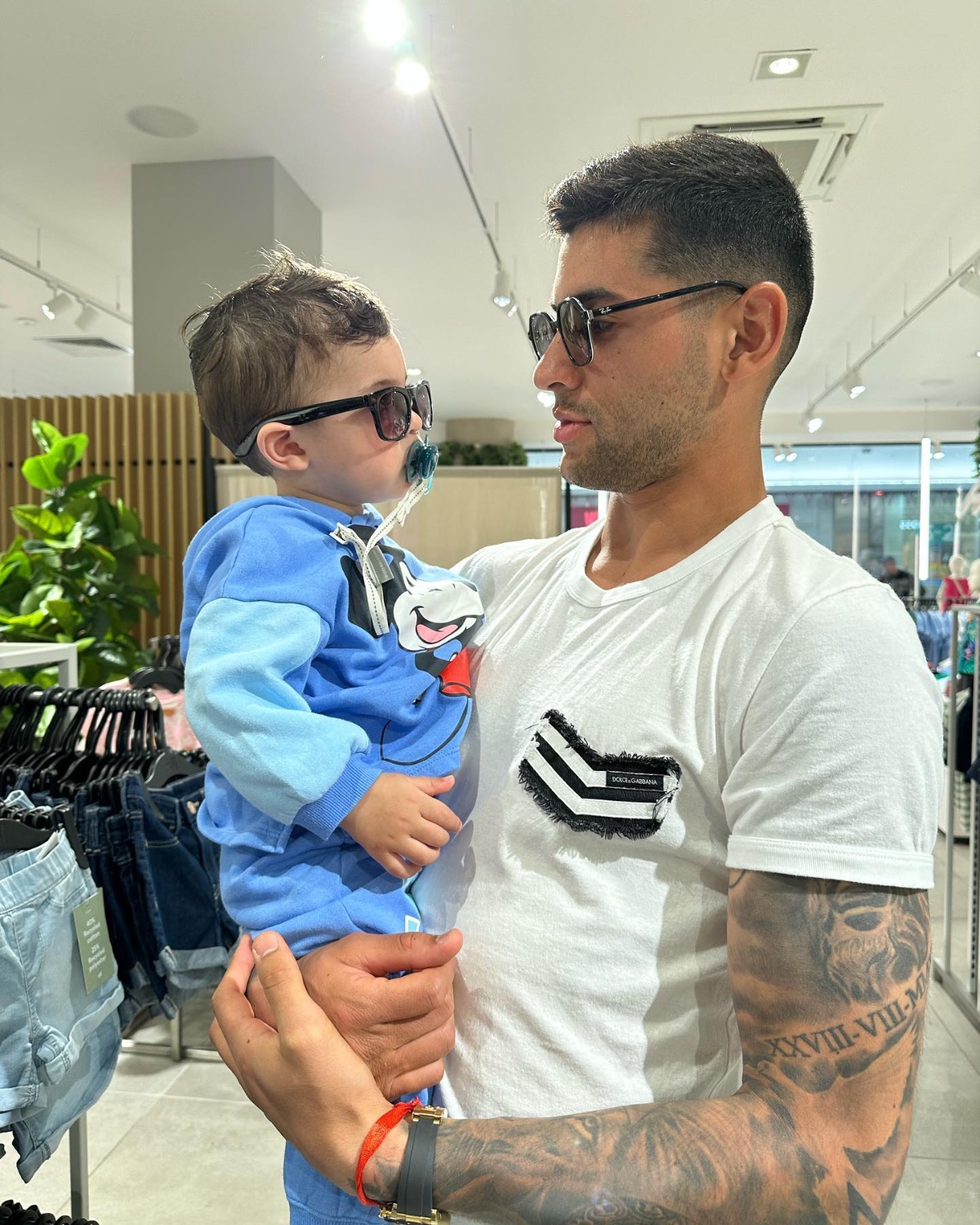 瓦伦蒂诺太可爱了。