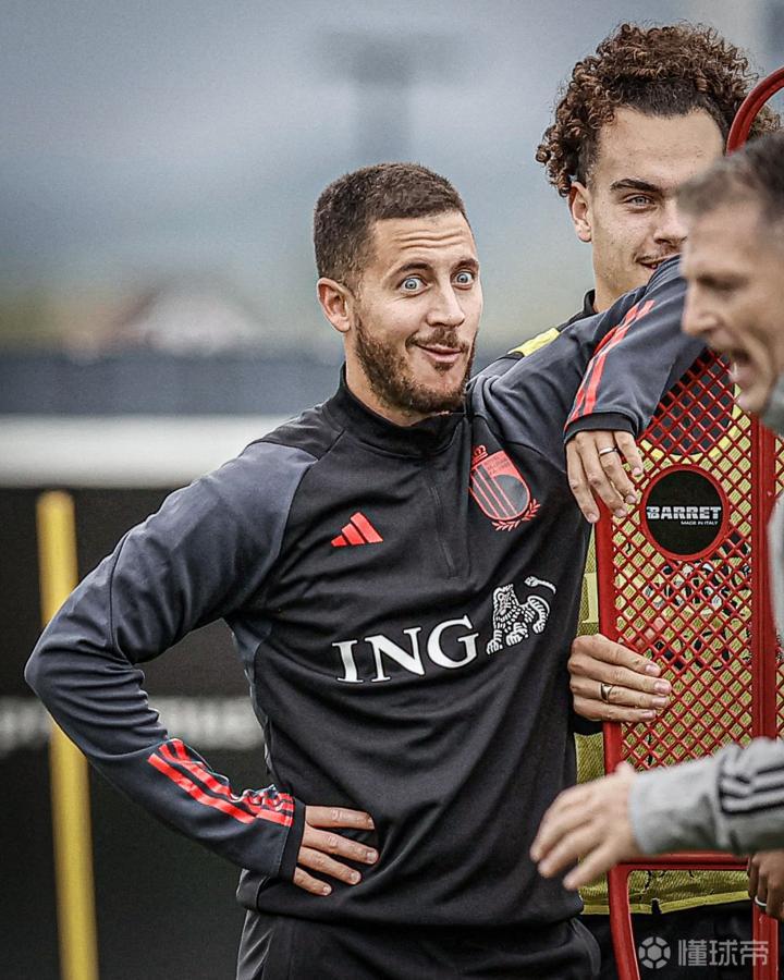 阿扎尔看到了什么？