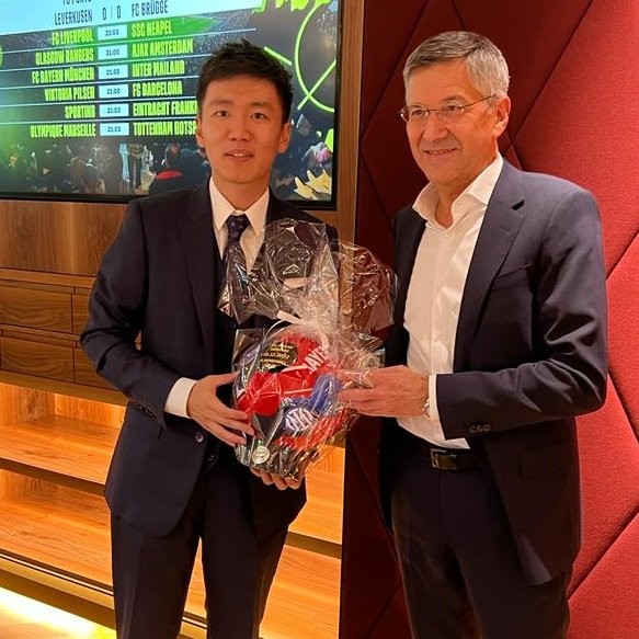 友谊长存，拜仁主席海纳和国米主席张康阳赛前合影_PP视频体育频道