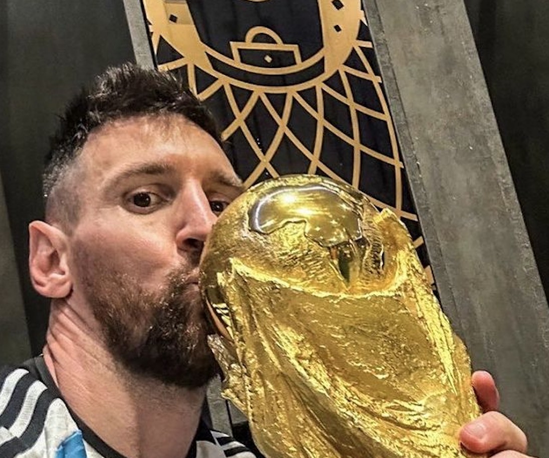 梅西夺冠后FIFA世界杯官方曾发“GOAT之争已结束”，现已删除_PP视频体育频道