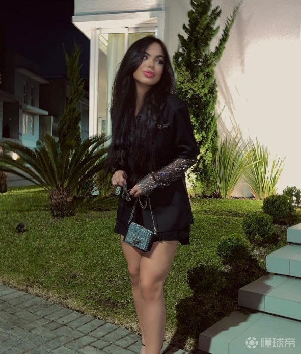 巴萨的18岁准新援罗克已订婚，未婚妻为网红+室内设计师