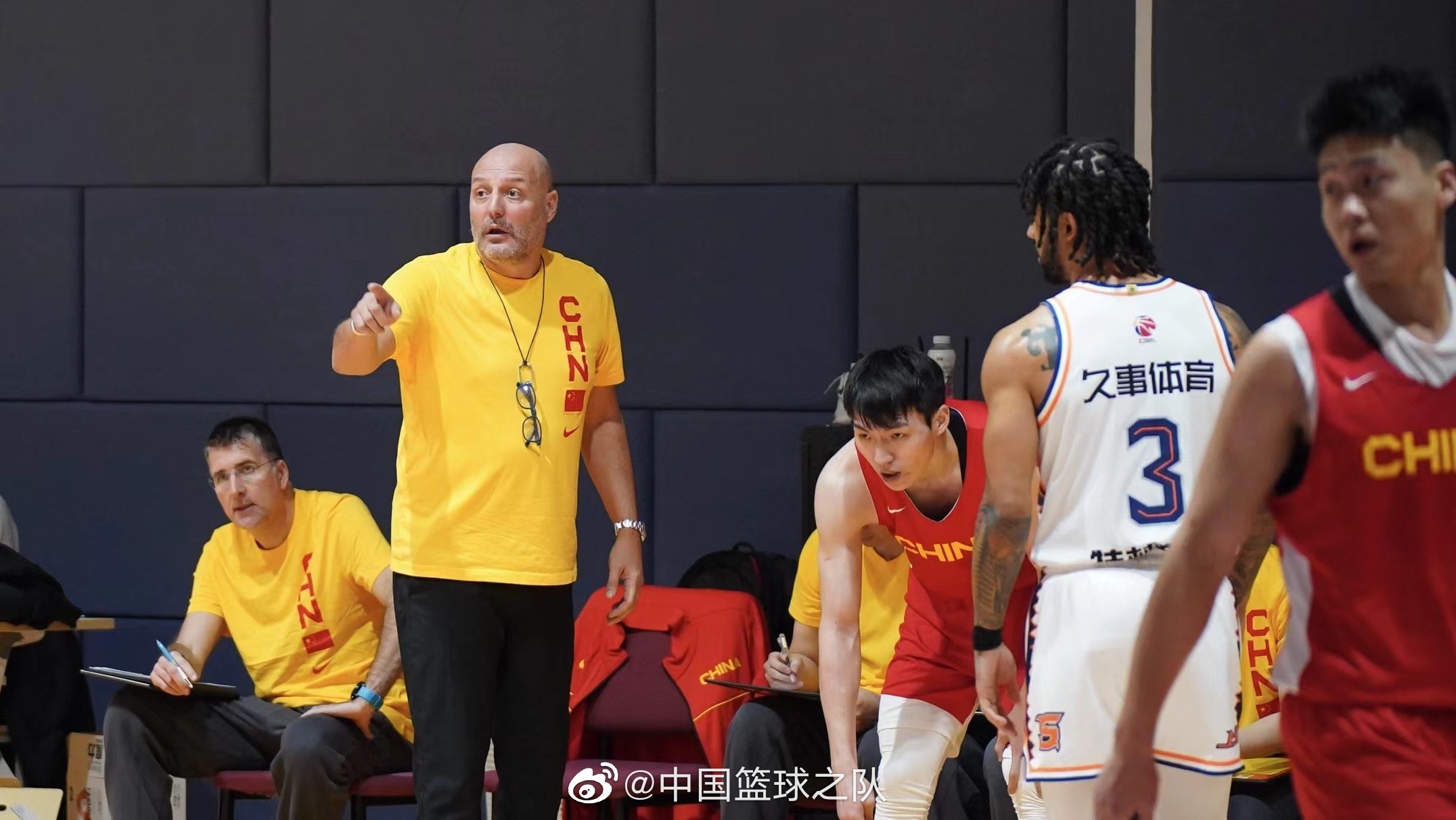 热身赛：中国男篮81-64击败上海男篮，郭艾伦5投3中贡献10分