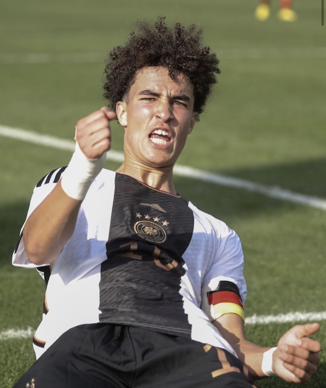 弗赖堡的16岁小将Noah Darvich在U1...