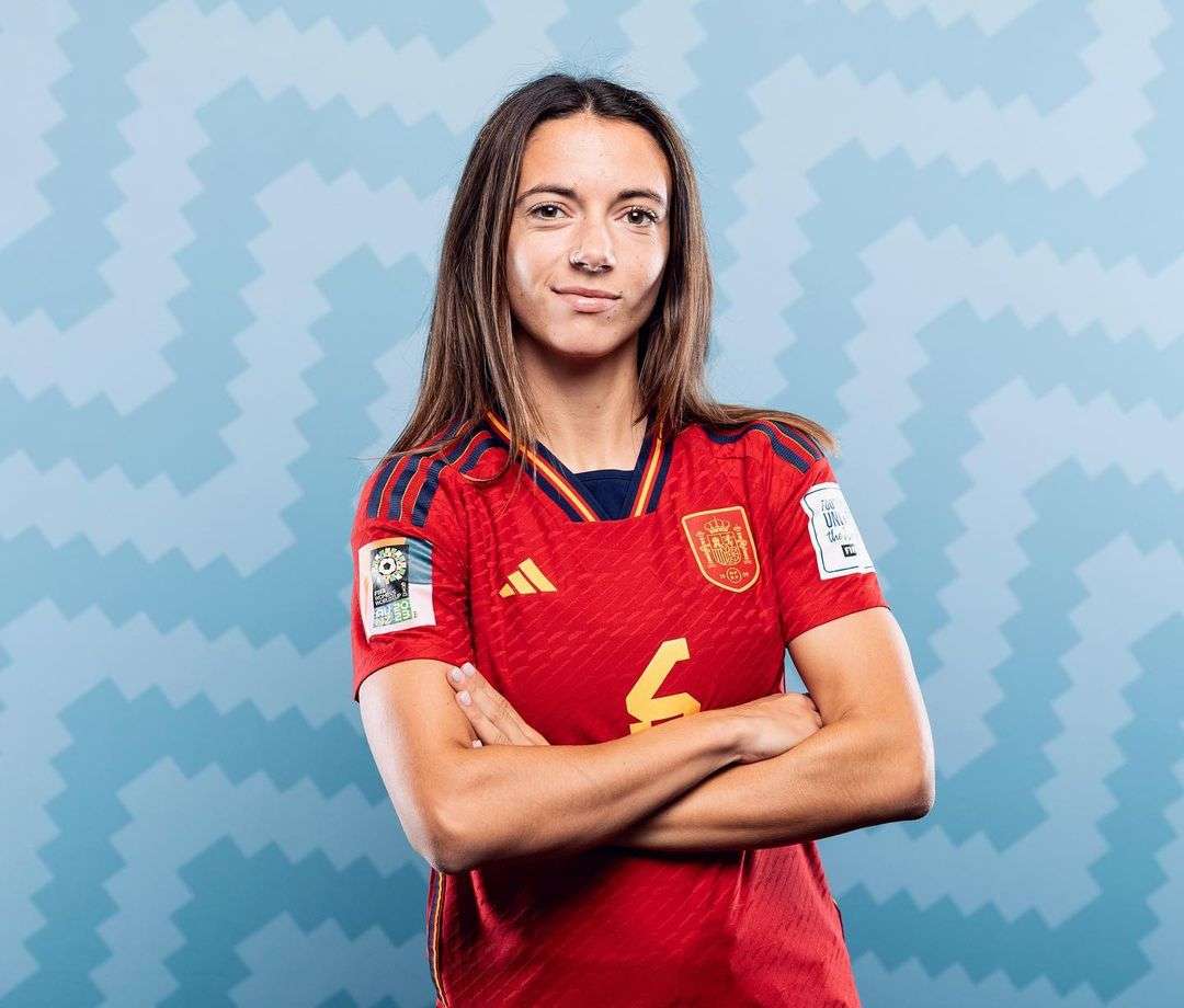 巴萨球员Aitana Bonmati国家队定妆照