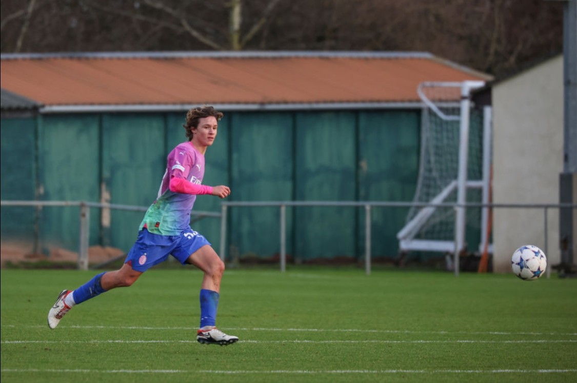 罗马诺：AC米兰与16岁天才中场签下一份为期3年的新合约_PP视频体育频道