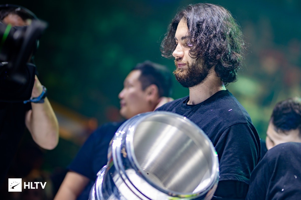 里约Major冠军队长被下放，VP官方：Jame已进入替补席